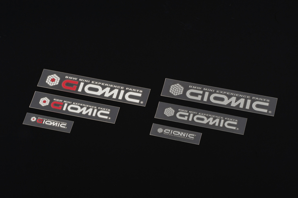 【グッズ】GIOMIC GIOMIC プリンタック ロゴステッカー レッドxホワイト サイズ：L- AutoMall オートモール カーパーツカタログ